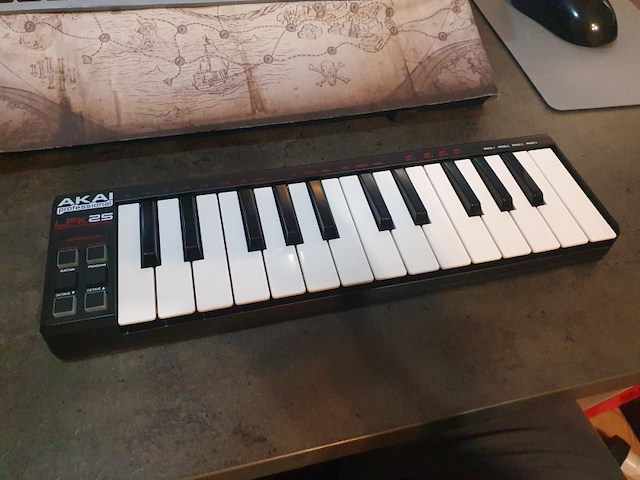 Akai LPK25