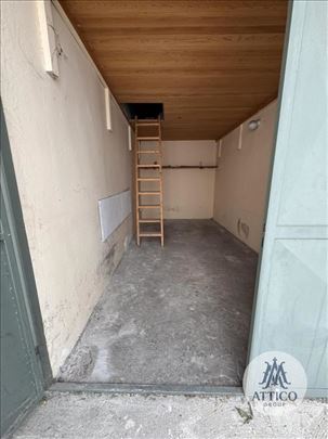 Izdaje se garažno mesto sa galerijom na Grbavici –