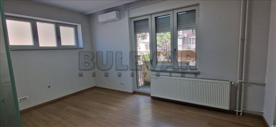 Izdaje se poslovni prostor u centru grada
