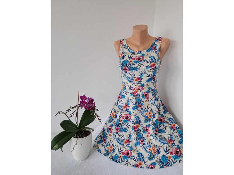 H&M haljina sa floral tropskim printom vel 36