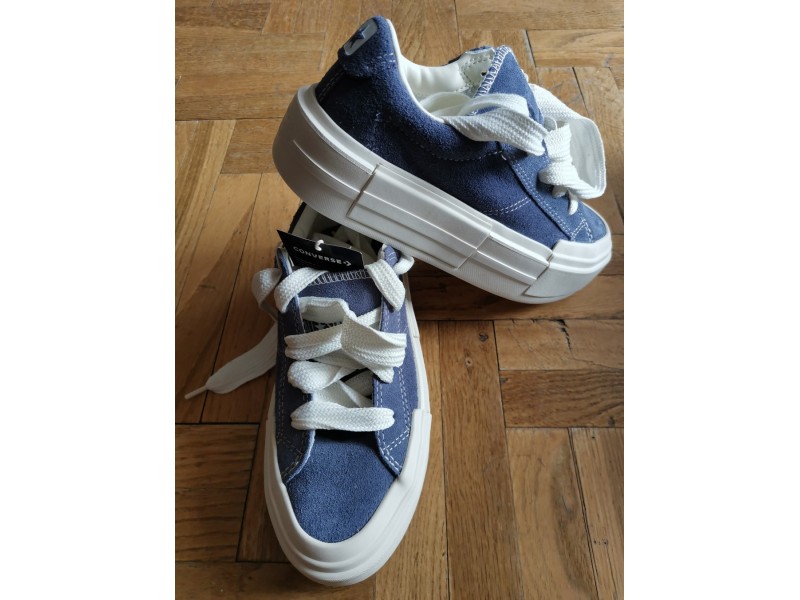 CONVERSE ŽENSKE PATIKE BR 37 - NOVO !!