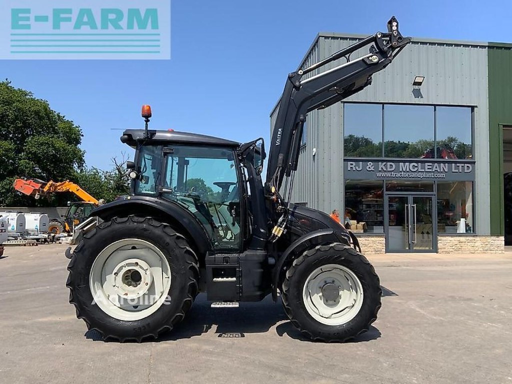 Valtra g135 tractor (st26103) traktor točkaš