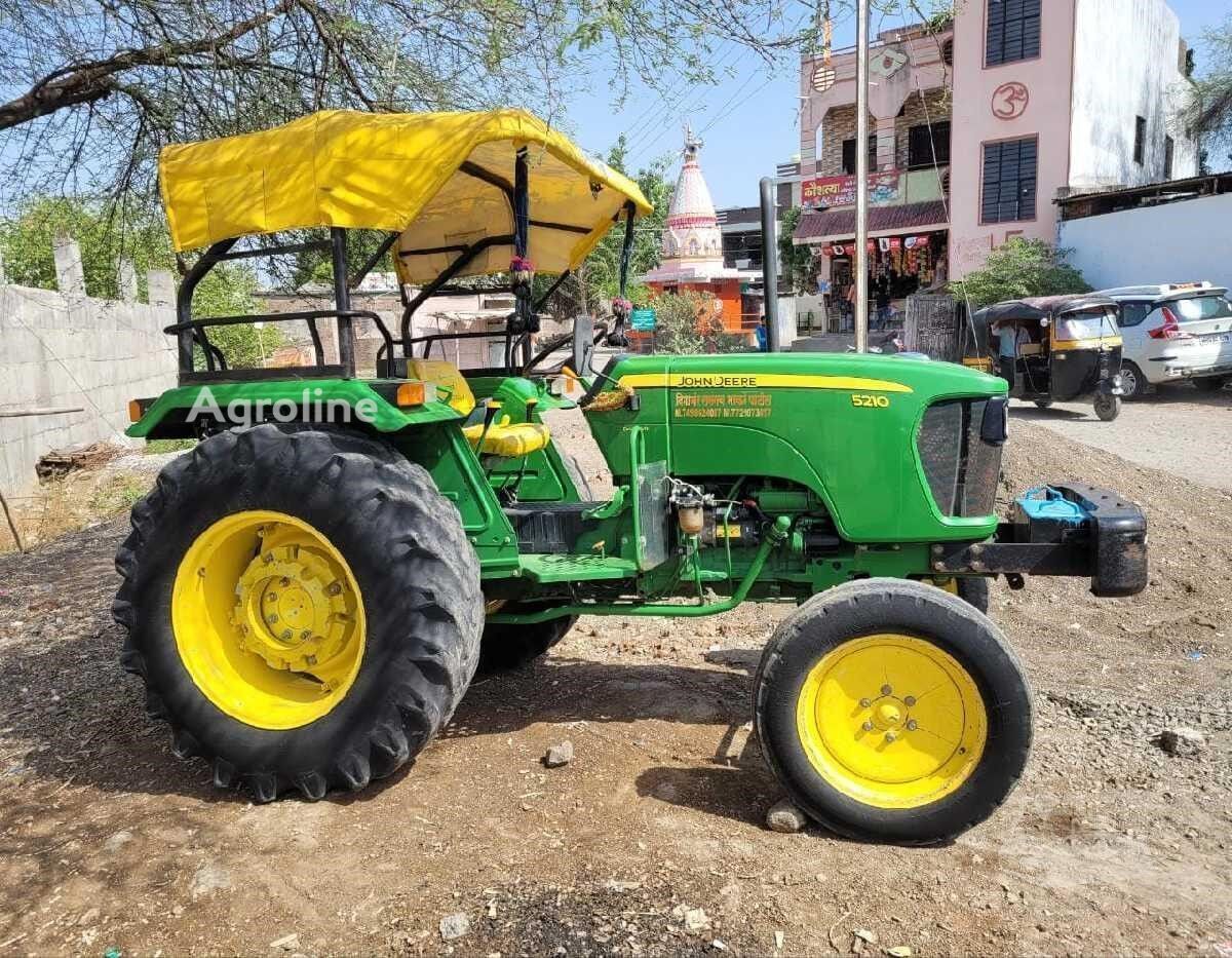 Novi John Deere 5210 mini traktor
