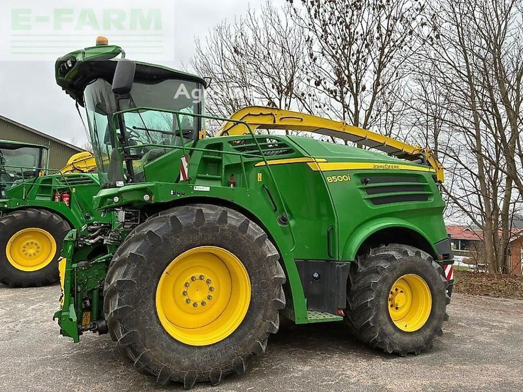 John Deere 8500 krmni kombajn