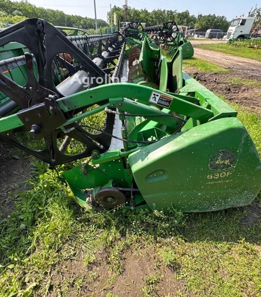 John Deere 630F HydraFlex adapter za žito