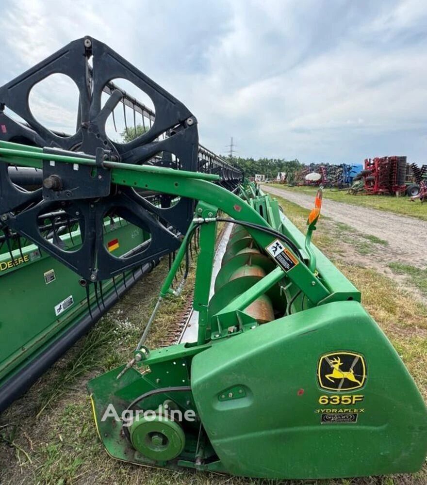 John Deere 635F HydraFlex adapter za žito