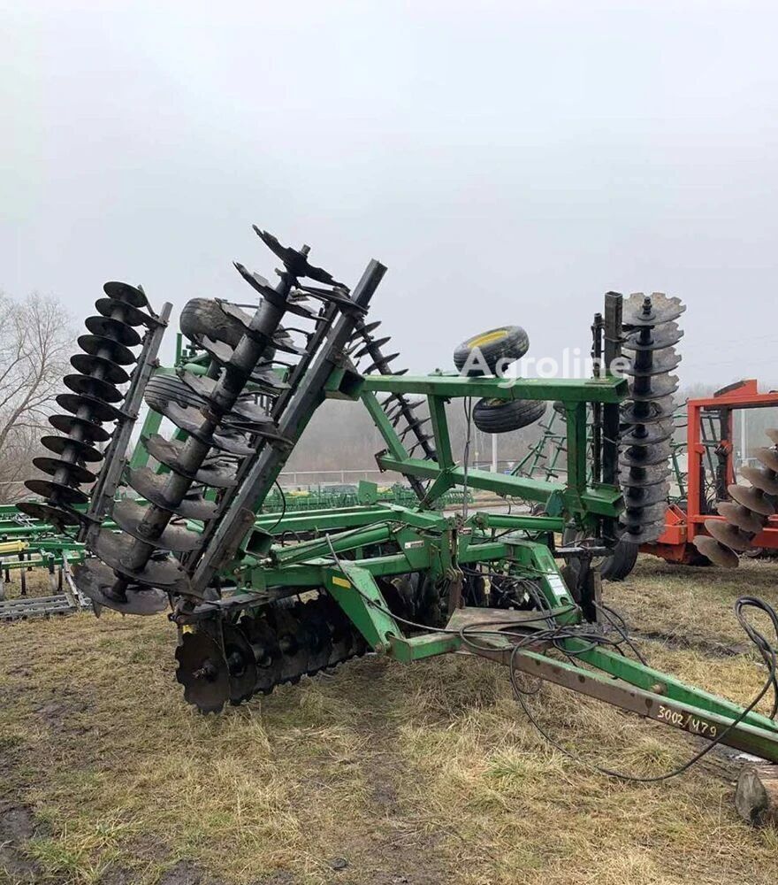 John Deere 637 tanjirača