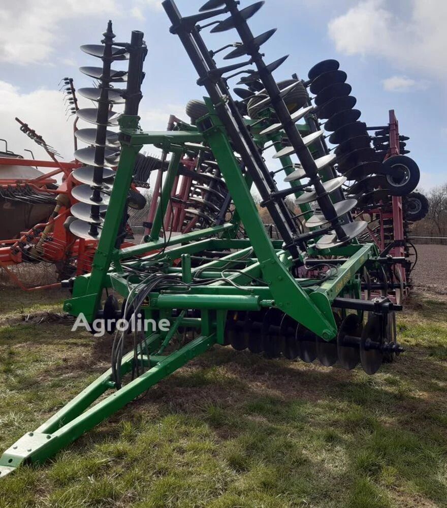 John Deere 235 tanjirača