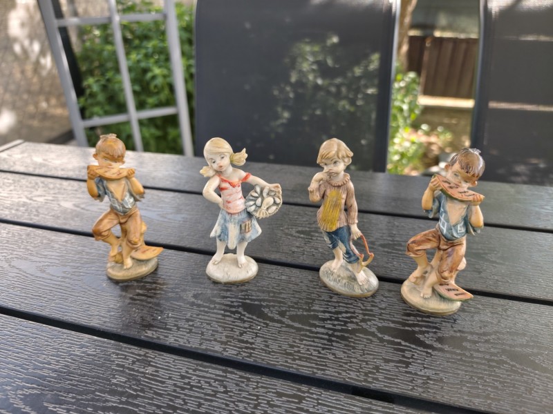 Simonelli Depose lot od 4 figure