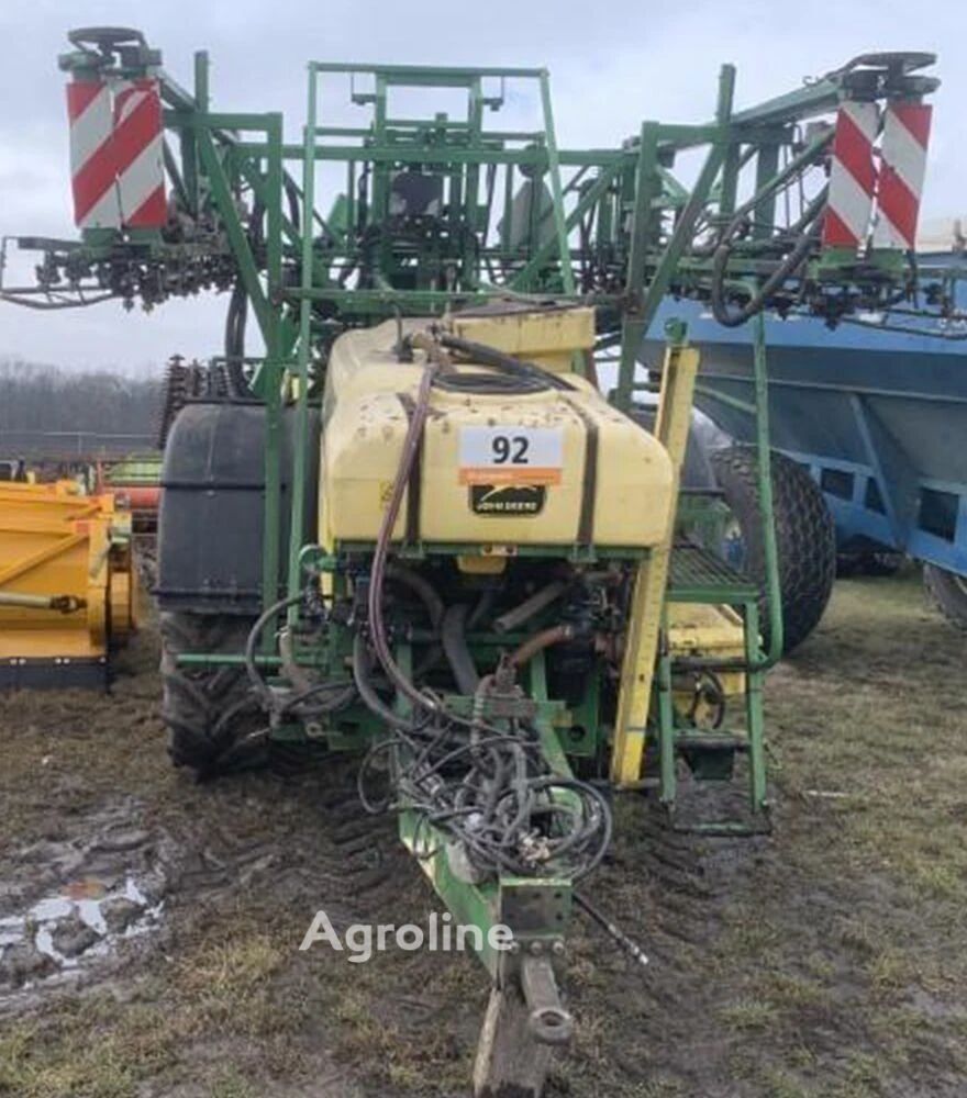 John Deere 624 vučena prskalica