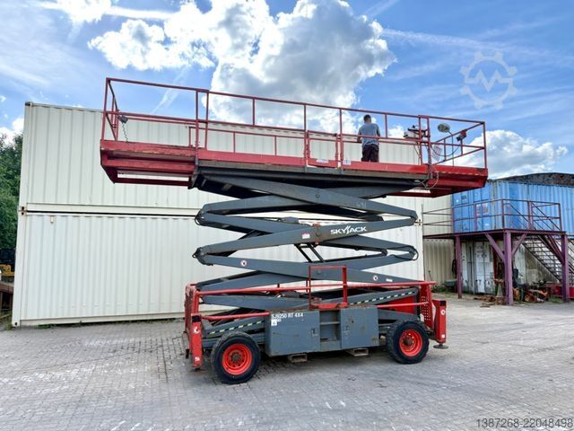 Radna platforma
Skyjack SJ9250RT 4x4 / 17.2 Meter / 2015 BJ