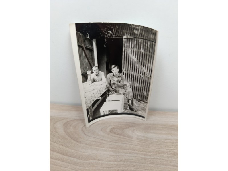 Vintage fotografija ljudi na selu