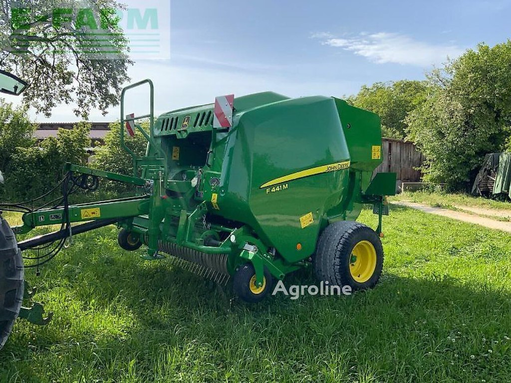 John Deere f441m balirka za četvrtaste bale