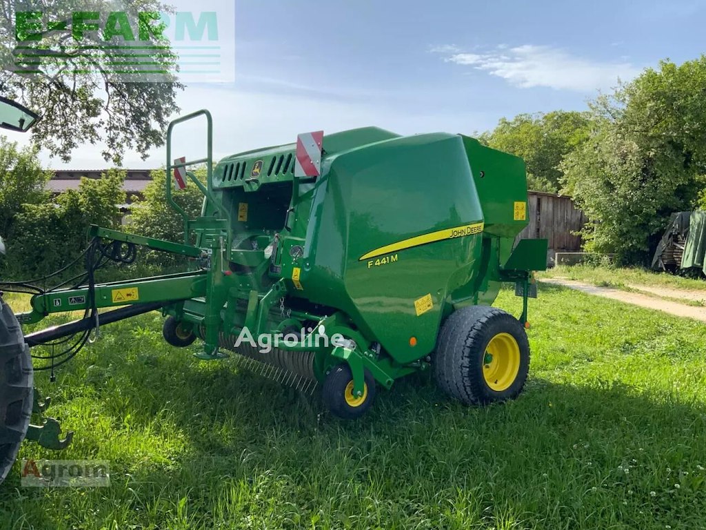 John Deere f441m balirka za četvrtaste bale