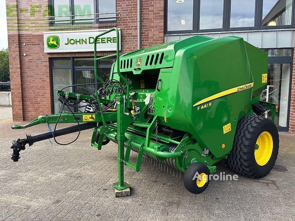 John Deere f441r balirka za četvrtaste bale