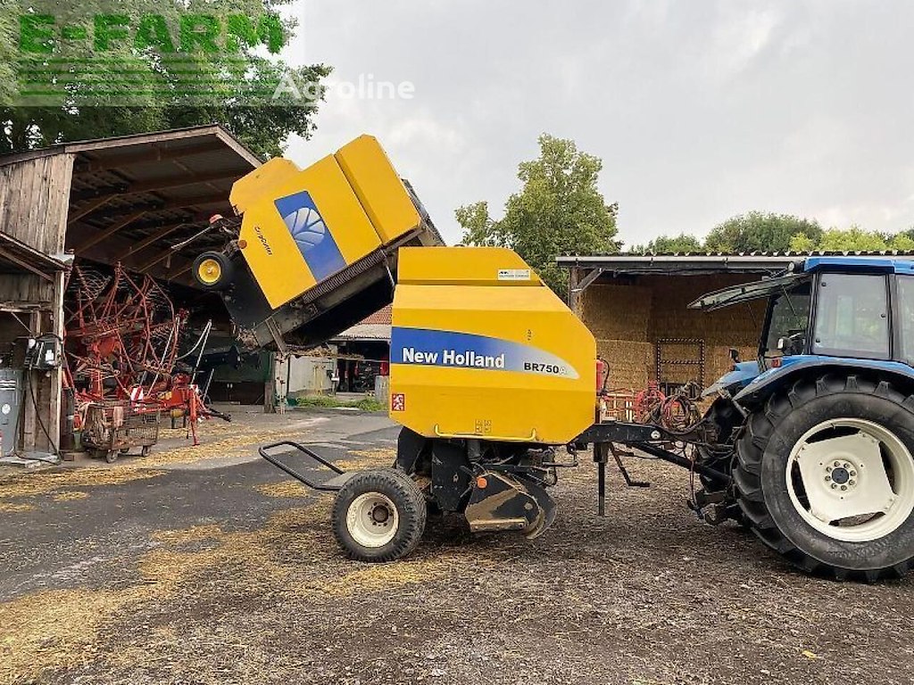 New Holland br 750 a balirka za četvrtaste bale