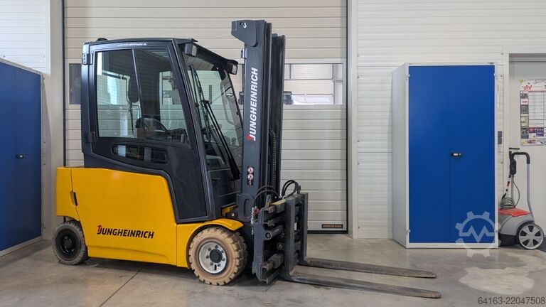 Električni viljuškar za 4 točka
Jungheinrich EFG 320 GE120-480DZ