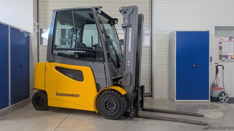 Električni viljuškar za 4 točka
Jungheinrich EFG 425 GE120-470DZ