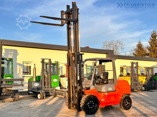 Viljuškar
Toyota 42-4FD40 / DIESEL / 4500KG / DUPLEX / FO
