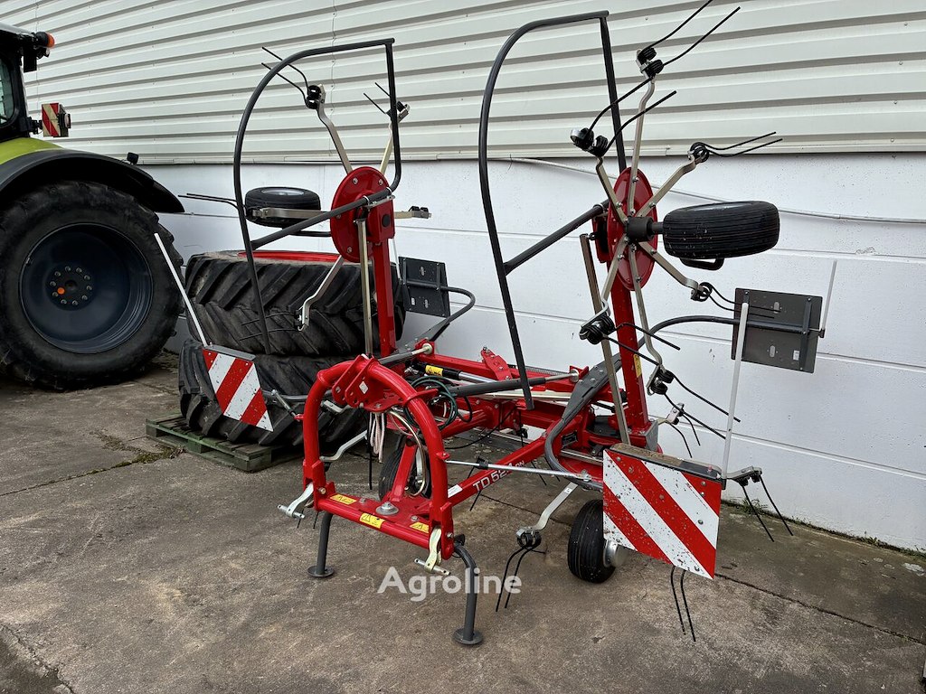 Novi Massey Ferguson TD 524 DN prevrtač sena