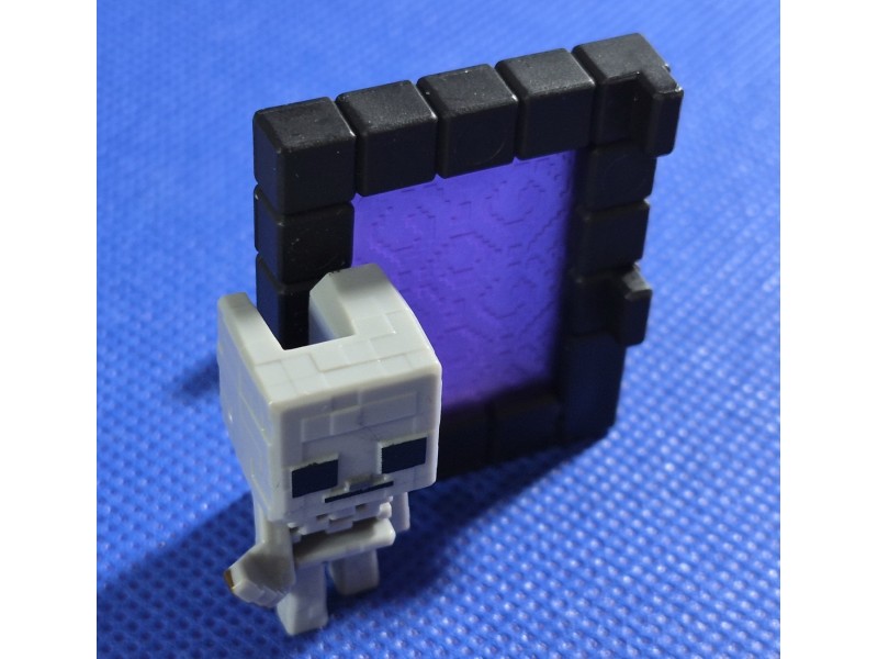 Kinder Joy, MINECRAFT figurica