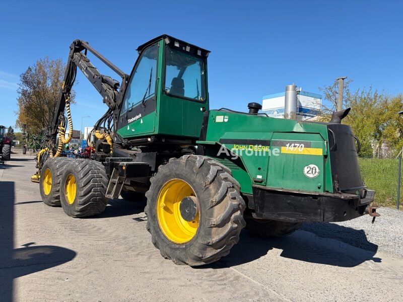 John Deere 1470 harvester