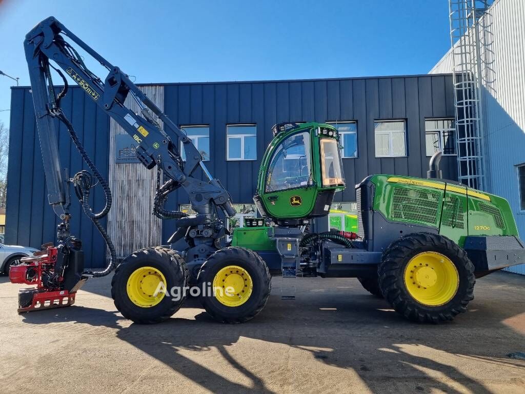 John Deere 1270 G harvester
