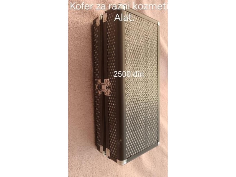 Koferče za kozmetiku.