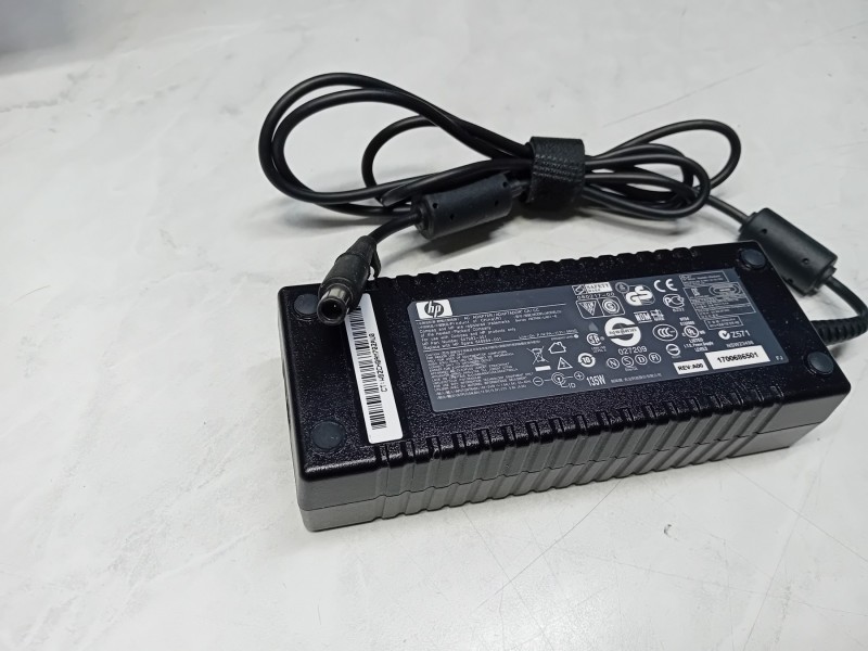 HP punjac 19,5V 6,9a ispravan