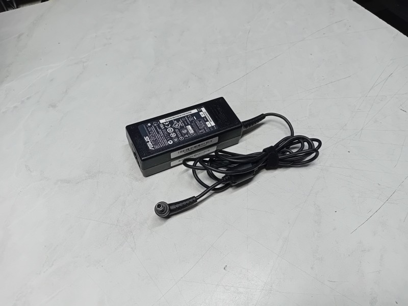 Asus 19V 3,42A 5,5x2,5mm ispravan i testiran