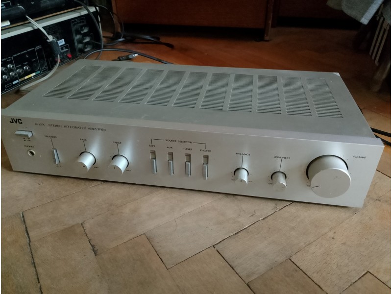 JVC stereo pojačalo