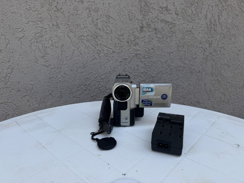 Sony DCR-PC5E MiniDV Kamera + Baterija + Punjač