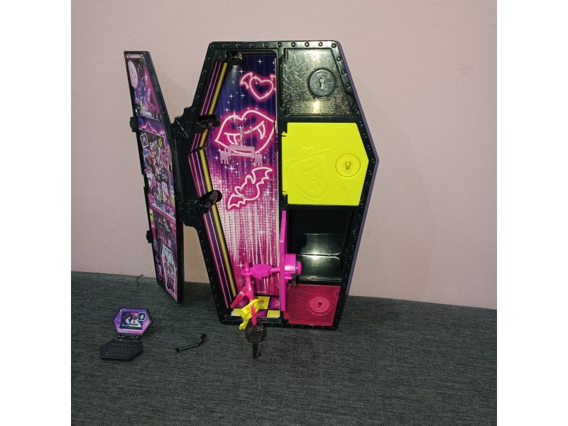 Monster High Draculaura Skultimate Secrets ormar