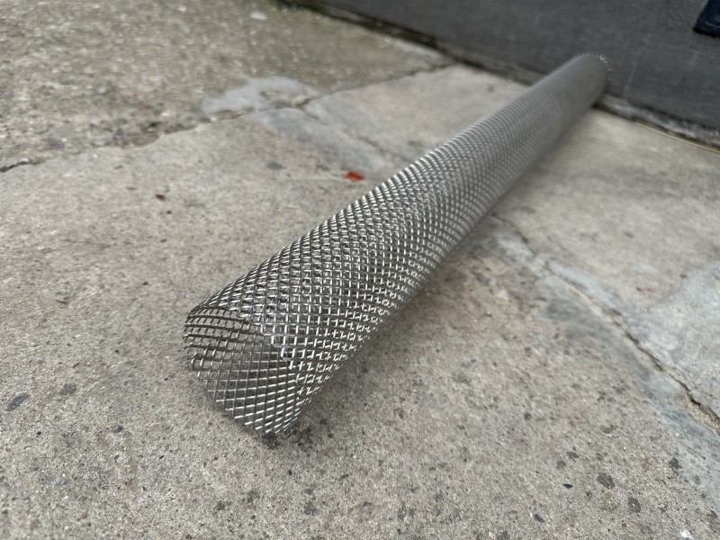 Metalna rolna rupičasta