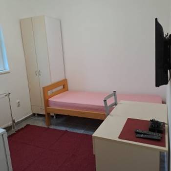 Zemun, Nova Galenika, izdajem sobu za zaposlenu osobu ❲ 240 eur ❳