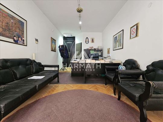 Prodaje se poslovni prostor 22m2, Centar 1