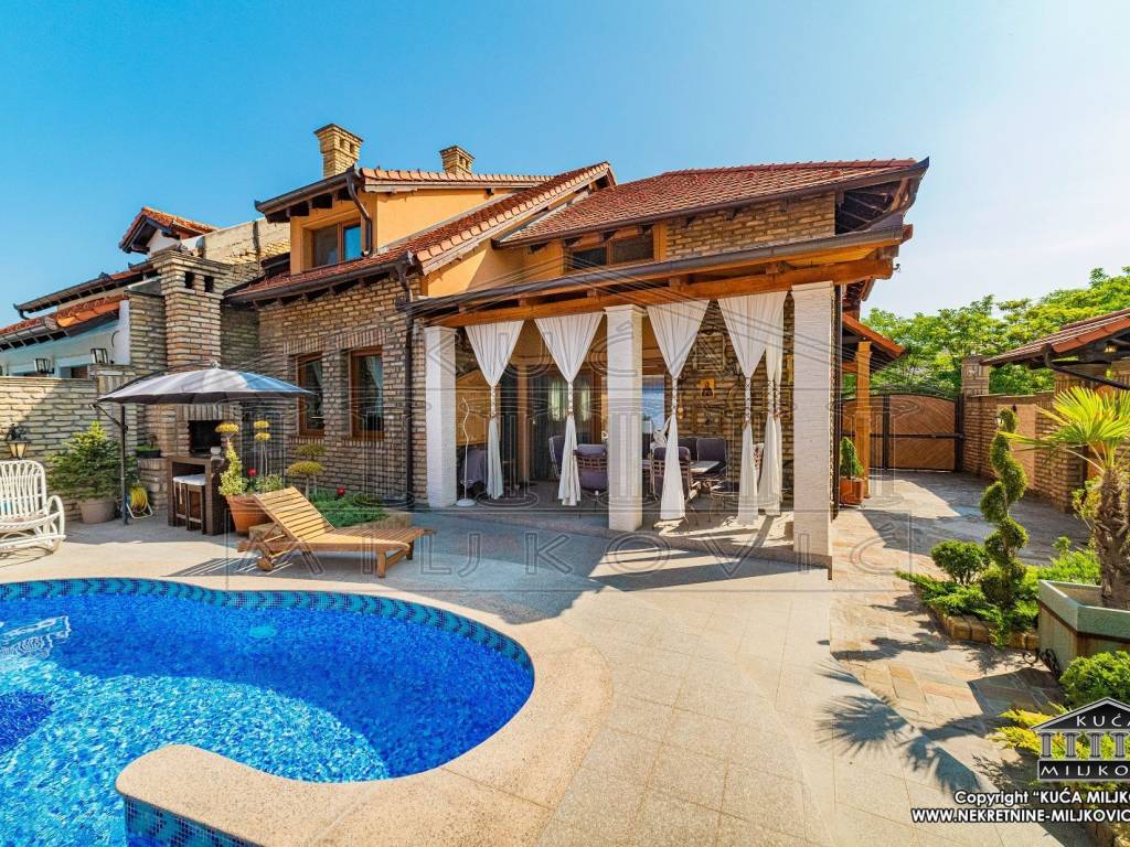 Vikendica, novo, 240 m², Centar 1, Subotica