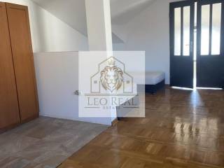 Samostalna porodična kuća 330 m², Bečmen - Dobanovci - Radiofar, Beograd