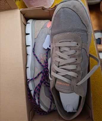Prodajem dobro očuvane Skechers ženske patike