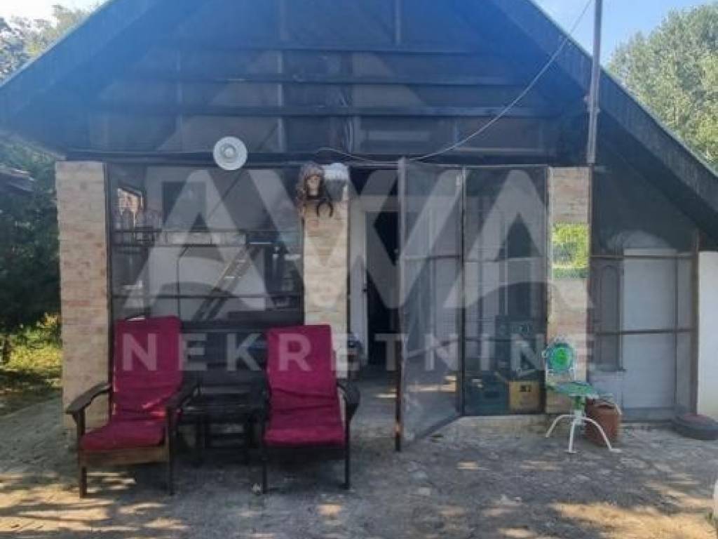 Vikendica 38 m², Apatin