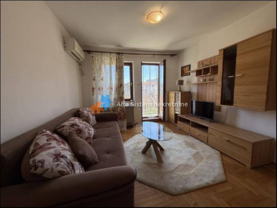 Dvosobni stan u dobrom stanju, treći sprat, Palilula Centar - Tašmajdan - Pravni fakultet, Beograd