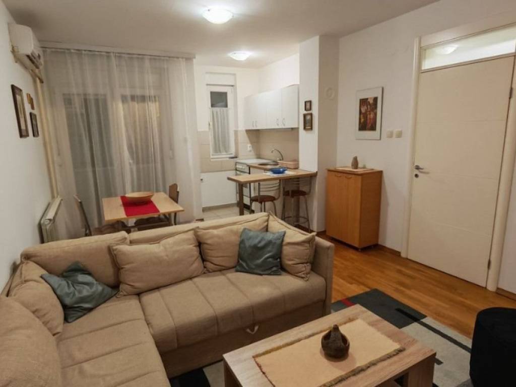 Jednosoban stan drugi sprat, Grbavica, Novi Sad