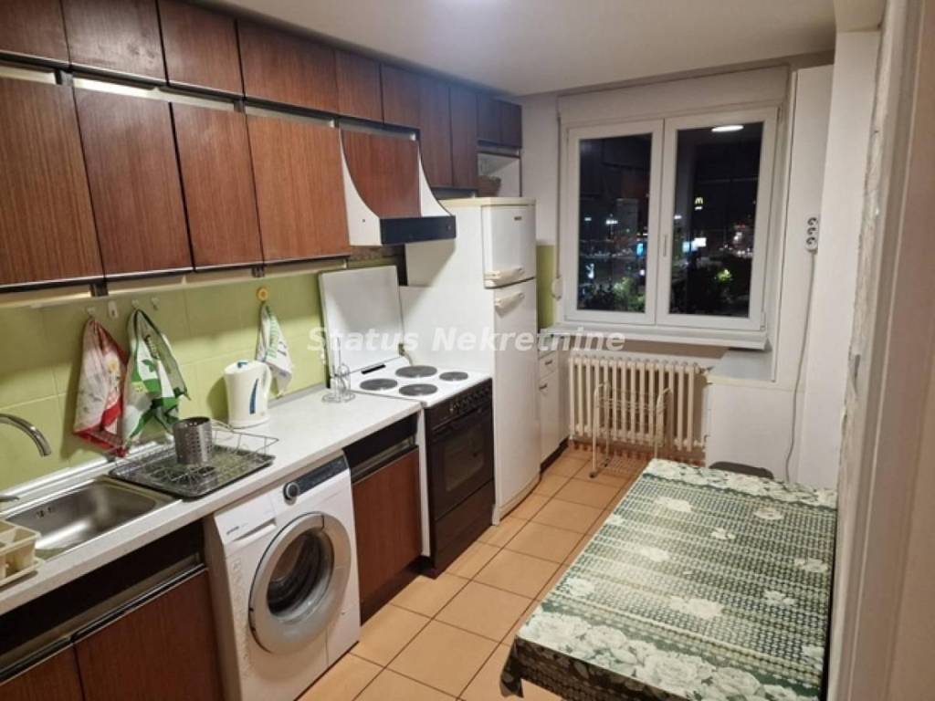 Dvosobni stan peti sprat, Železnička stanica - Banatić, Novi Sad
