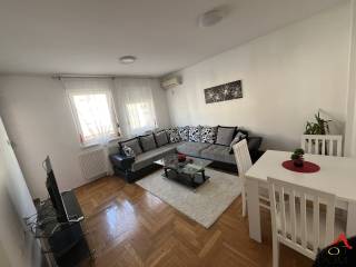 Jednosoban stan četvrti sprat, Grbavica, Novi Sad