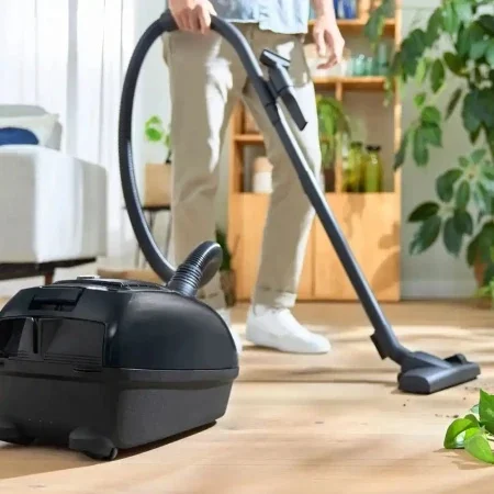 Bosch BGB38BA1/snaga 600W/sa kesom/crni Usisivač