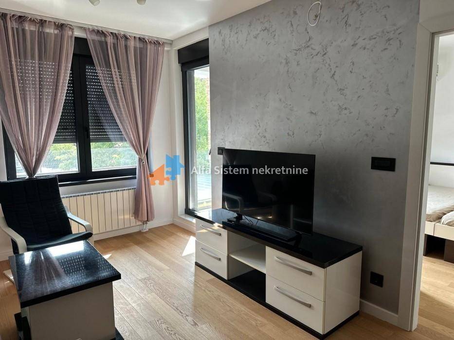 Dvosobni stan novo, Crveni Krst - Južni bulevar, Beograd