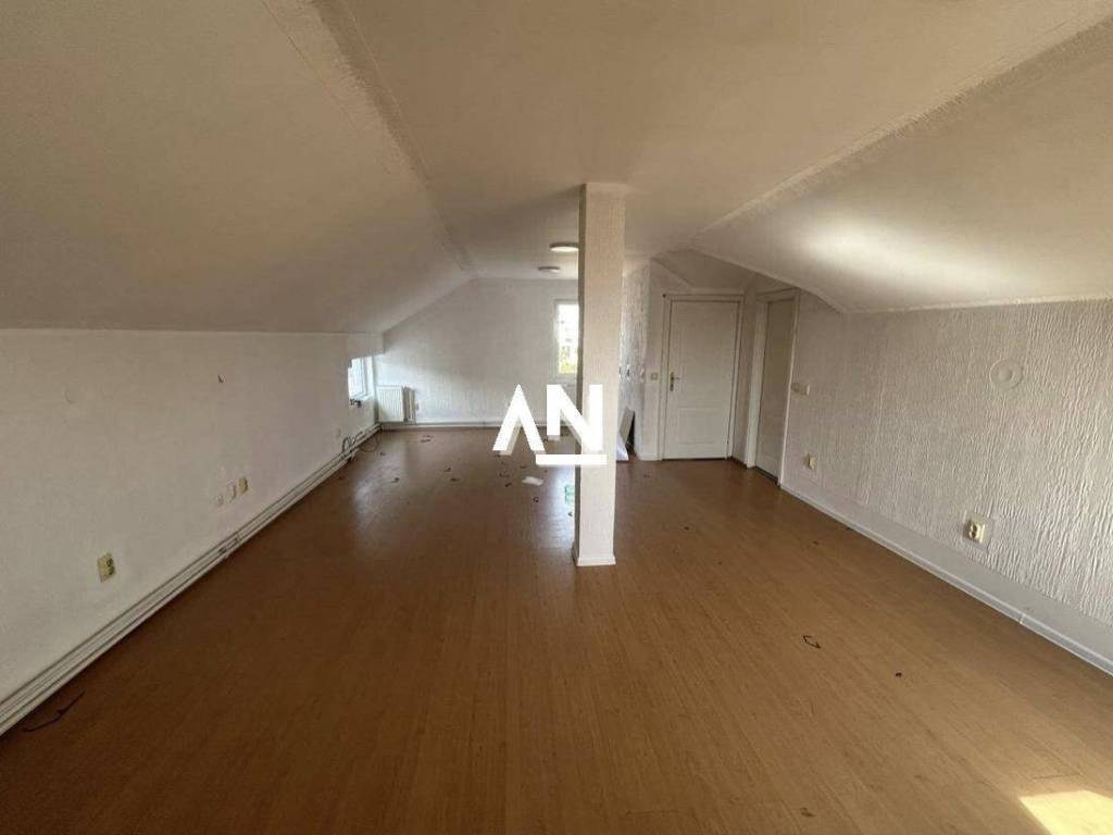 Duplex Esad Pašina, Voždovac centar, Beograd