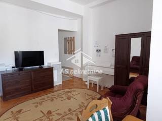 Trosobni stan u dobrom stanju, drugi sprat, Dedinje, Beograd