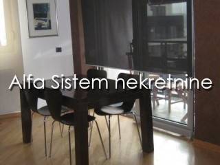 Trosobni stan u dobrom stanju, četvrti sprat, Hram Svetog Save - Neimar - Čubura, Beograd
