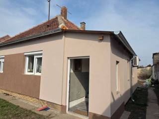 Samostalna porodična kuća 95 m², Aleksandrovo, Subotica